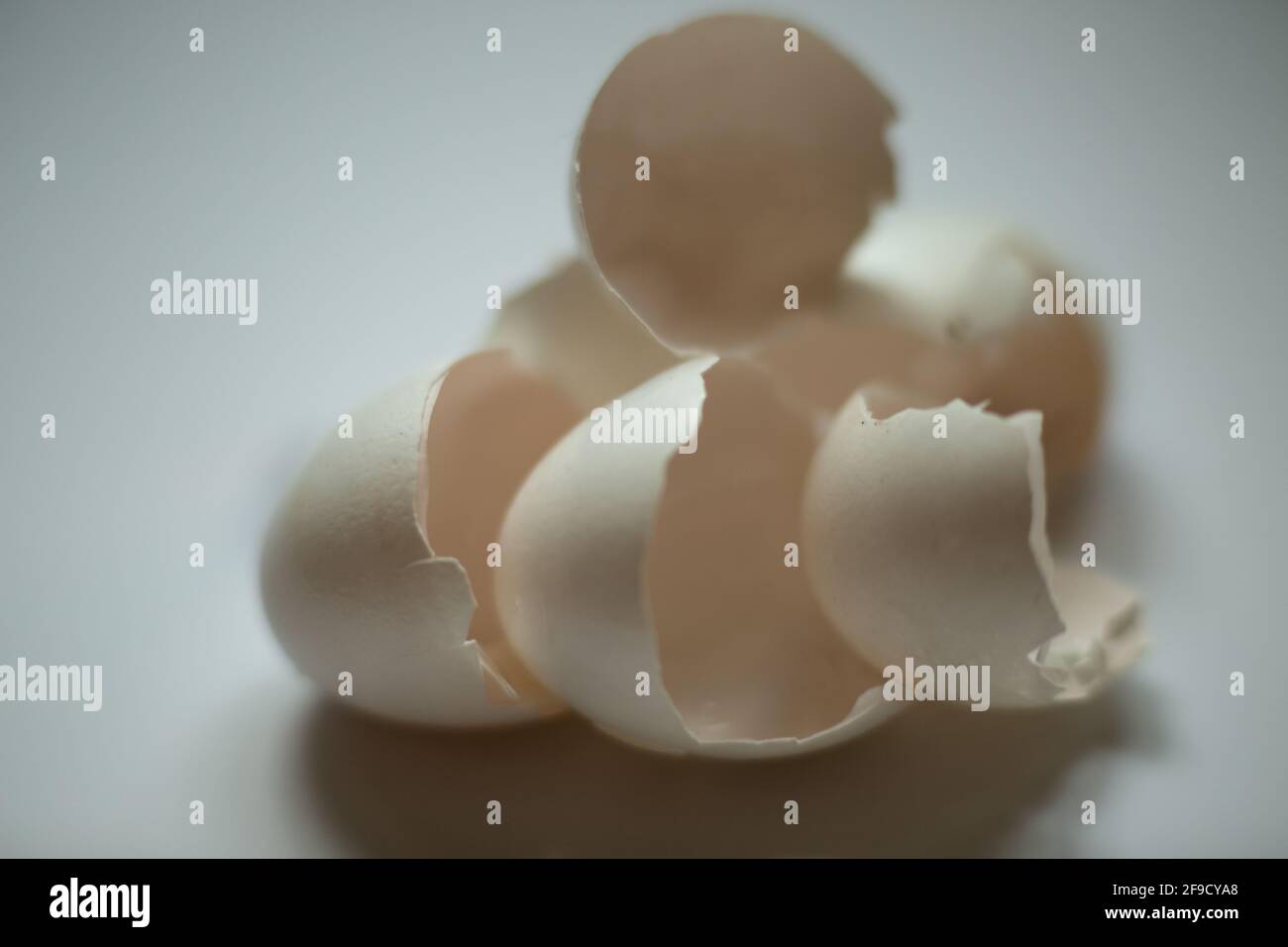 Brown egg crack image hi-res stock photography and images - Alamy