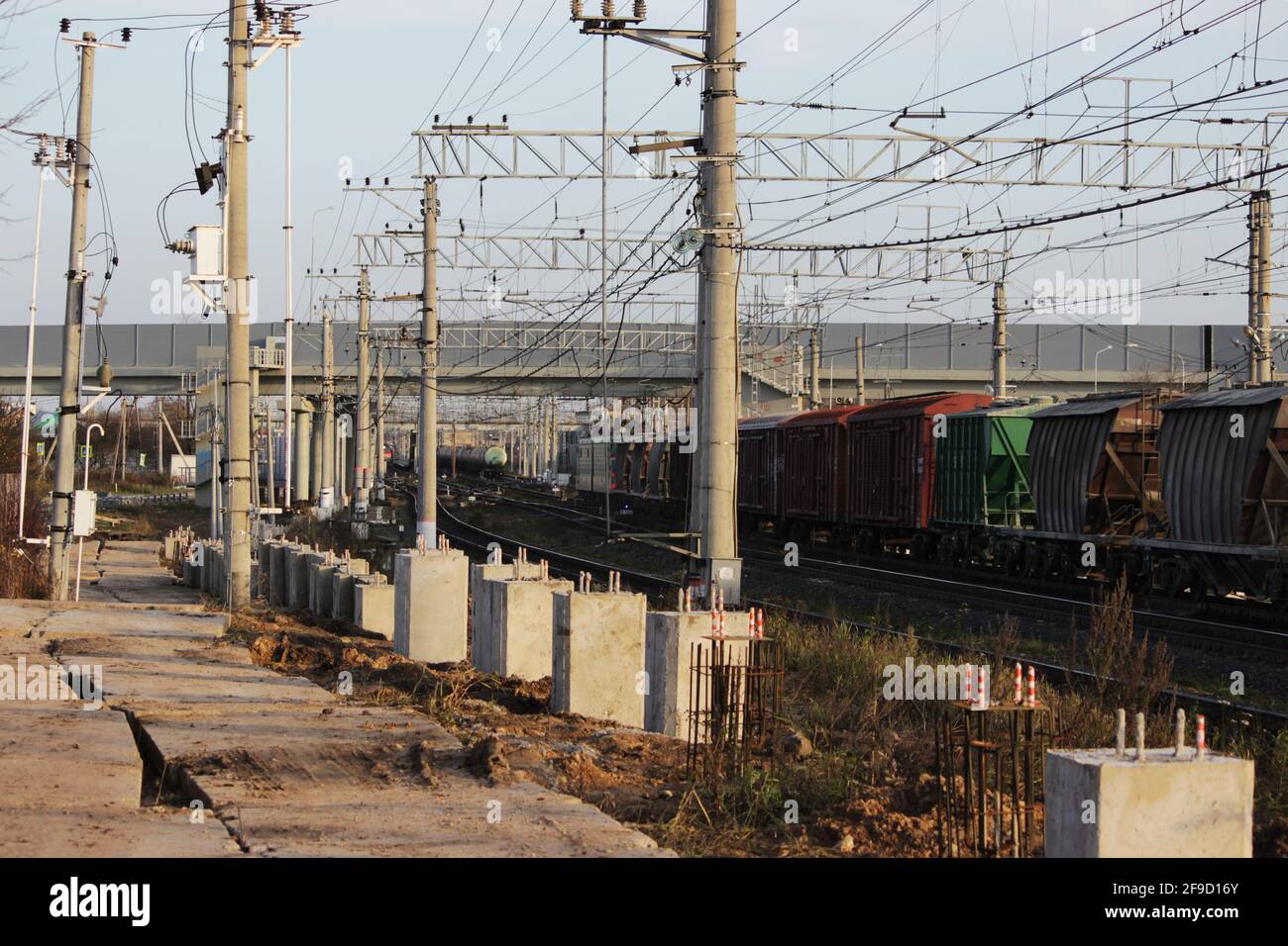 railway with freight trains, with a very long train and many wagons ...