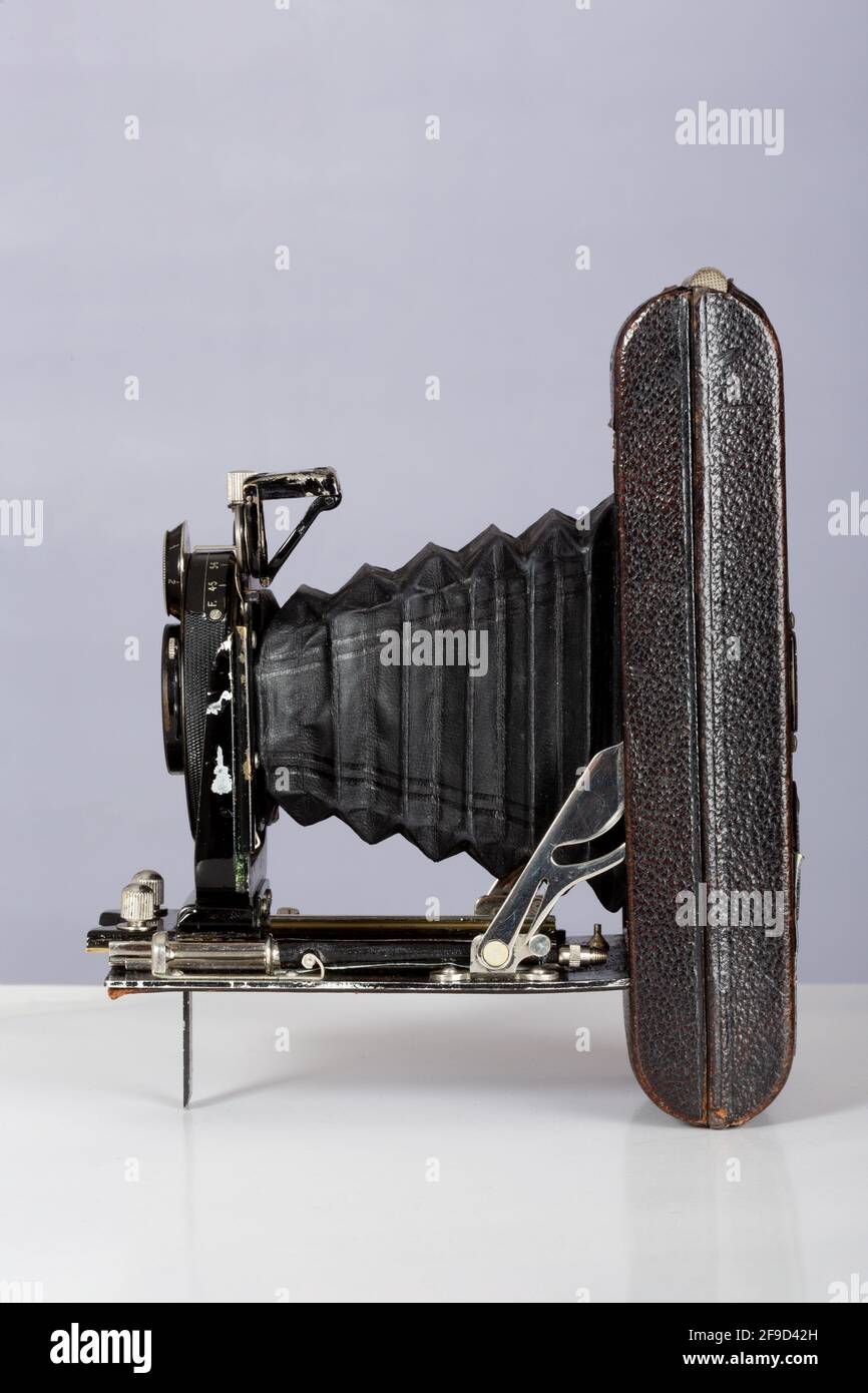 Vintage camera bellows hi-res stock photography and images - Alamy