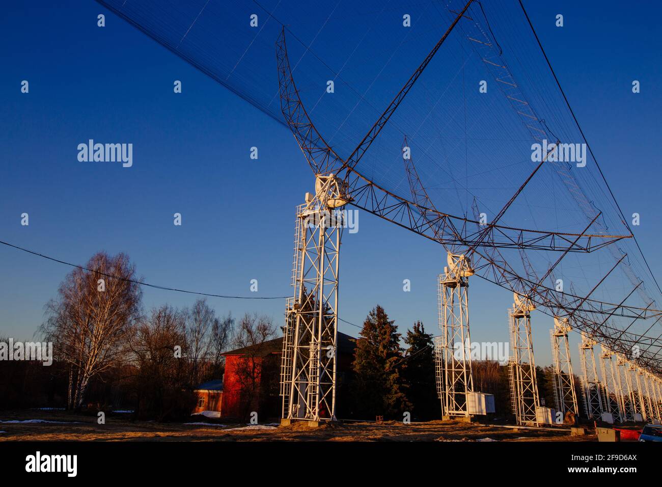 Antenna array hi-res stock photography and images - Alamy
