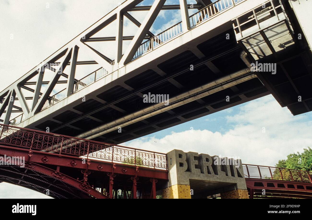 Bridges of Berlin at Gleisdreieck: the steel girder bridge of the ...