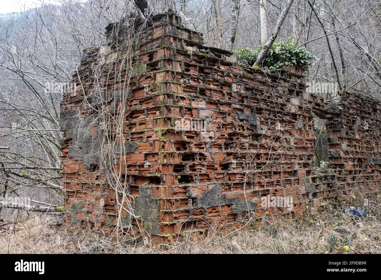 Burnt bricks hi-res stock photography and images - Alamy