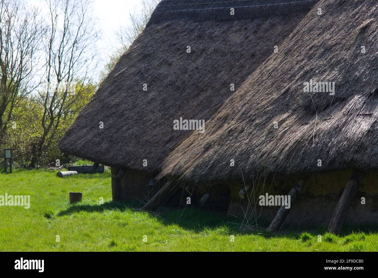 Replica iron age roundhouse hi-res stock photography and images - Alamy