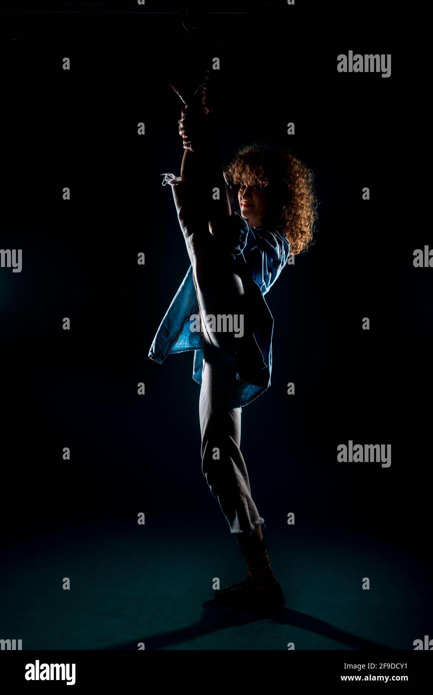 Flexible young silhouette dancer performing a stylish dance movement ...