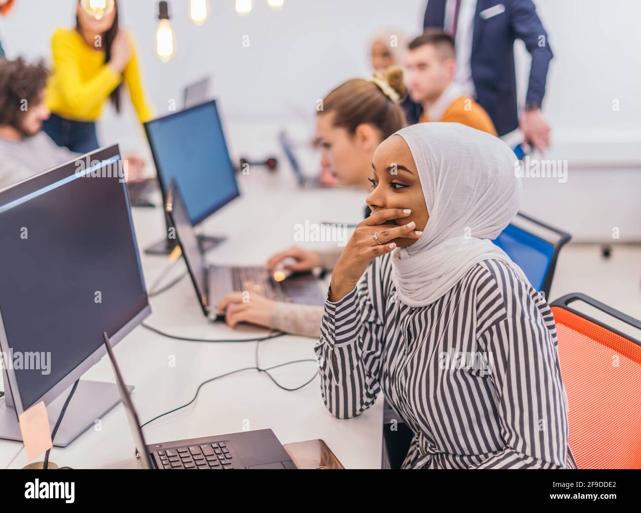 Muslim woman female front desk hi-res stock photography and images - Alamy