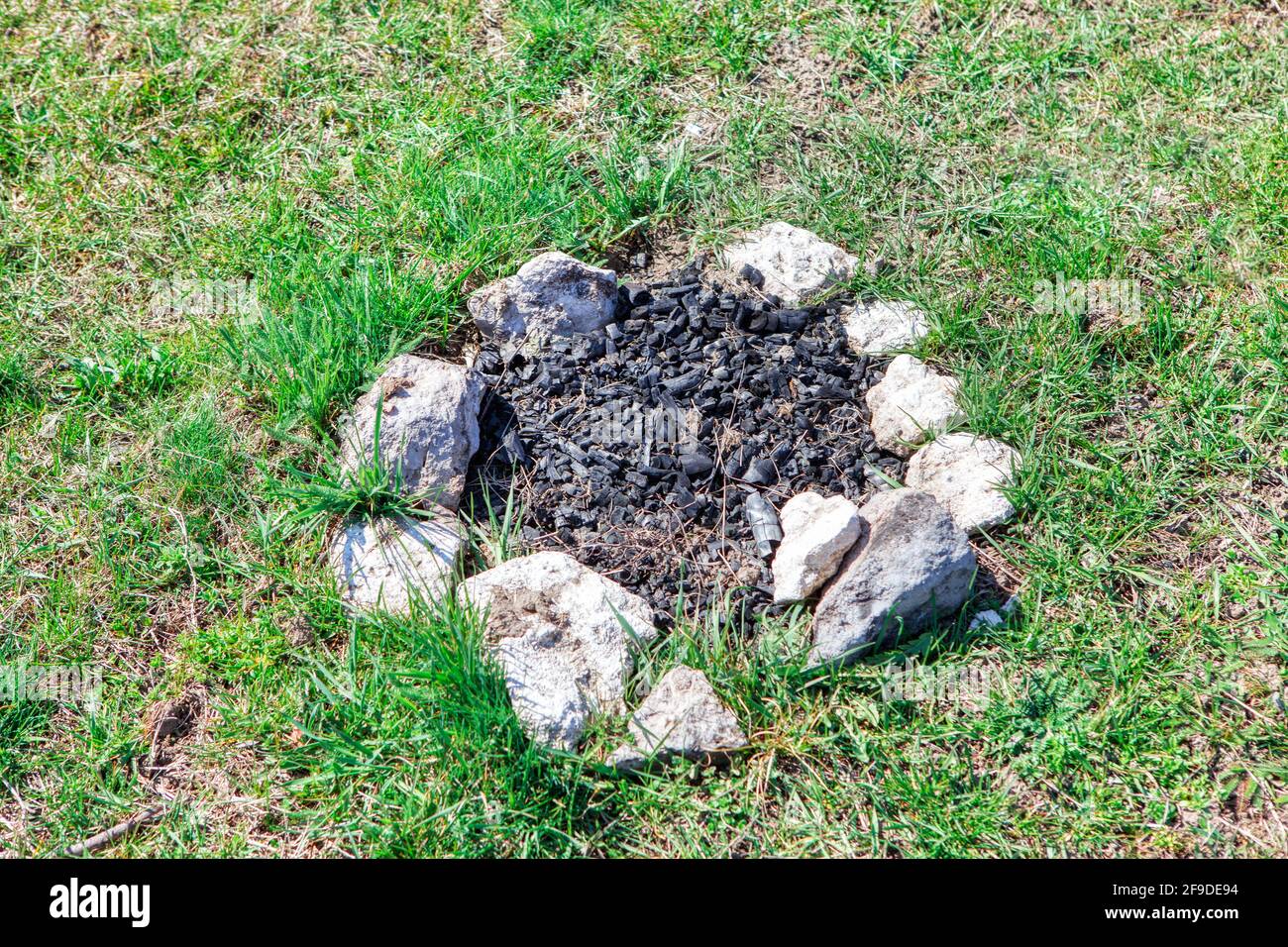 Stones around campfire hi-res stock photography and images - Alamy