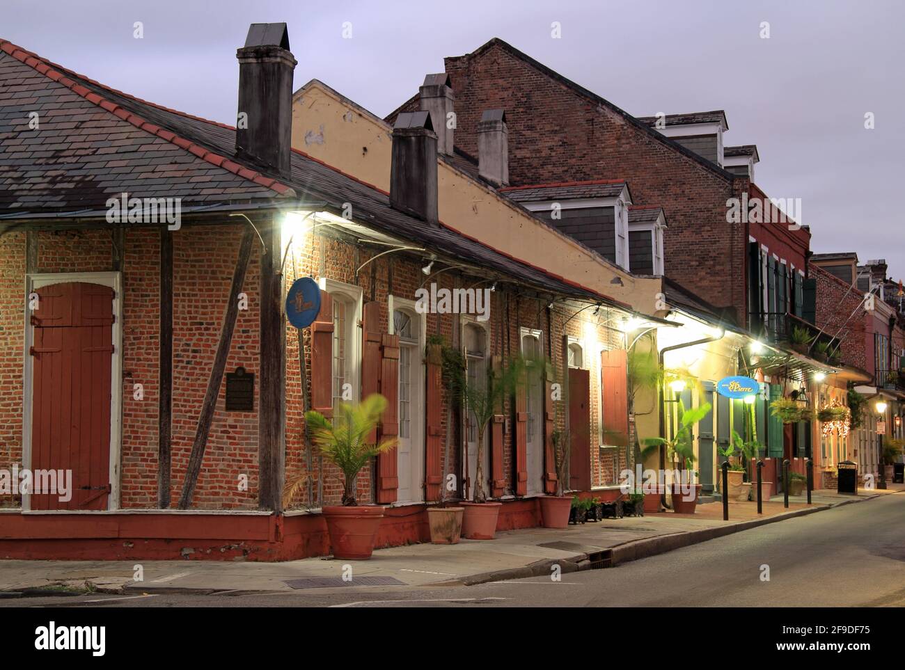 Creole cottage architecture hi-res stock photography and images - Alamy
