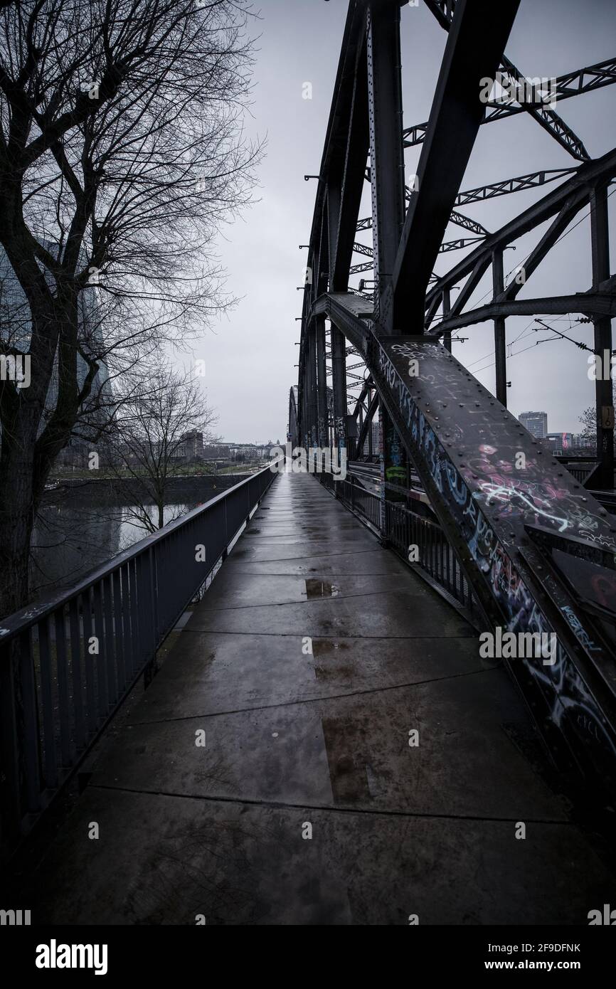 Empty road suspension bridge hi-res stock photography and images - Alamy