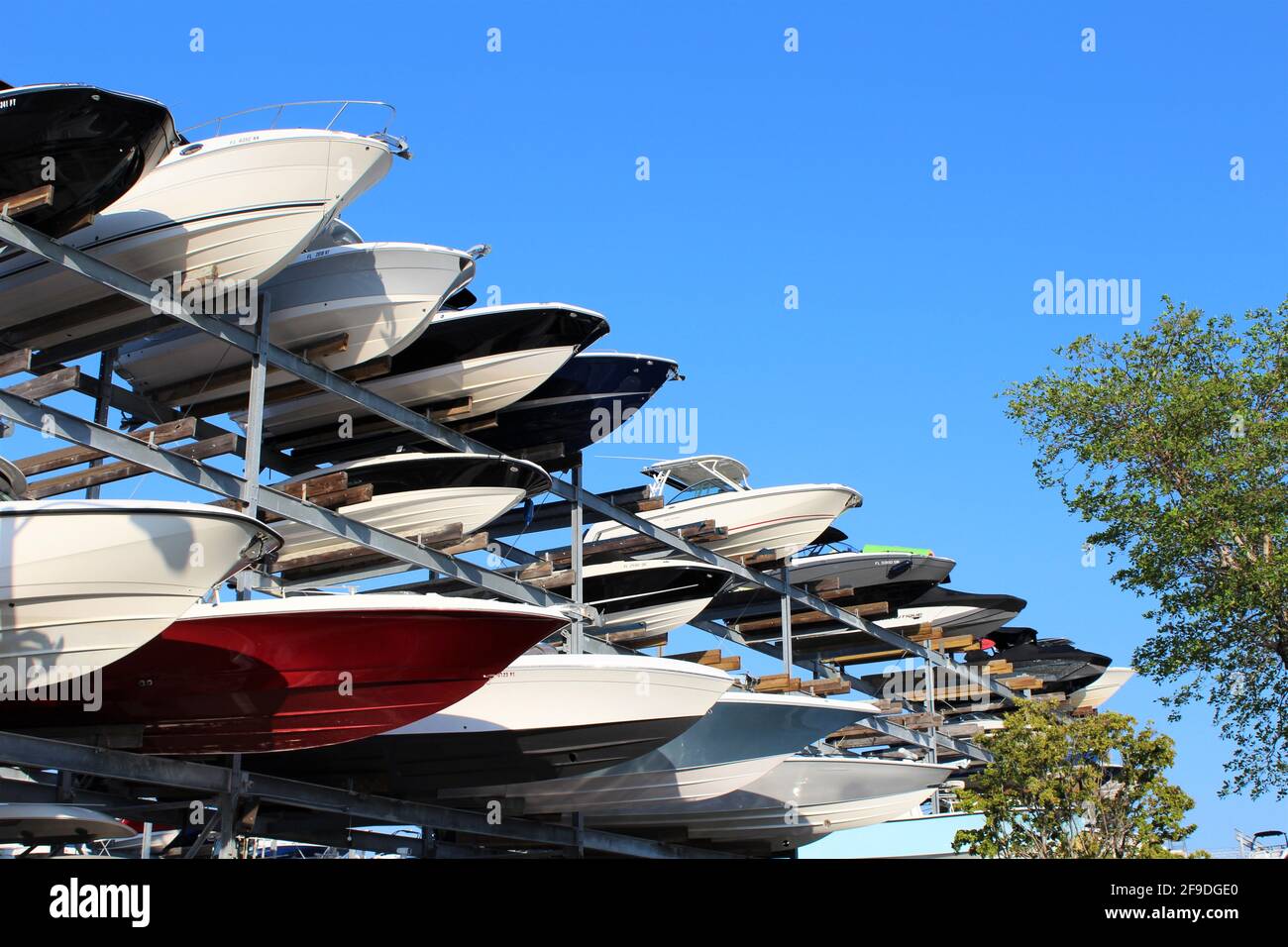Row of boats hi-res stock photography and images - Alamy
