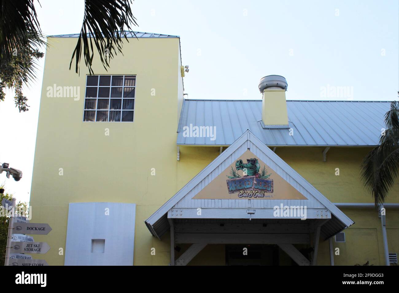 Whiskey bar hi-res stock photography and images - Alamy