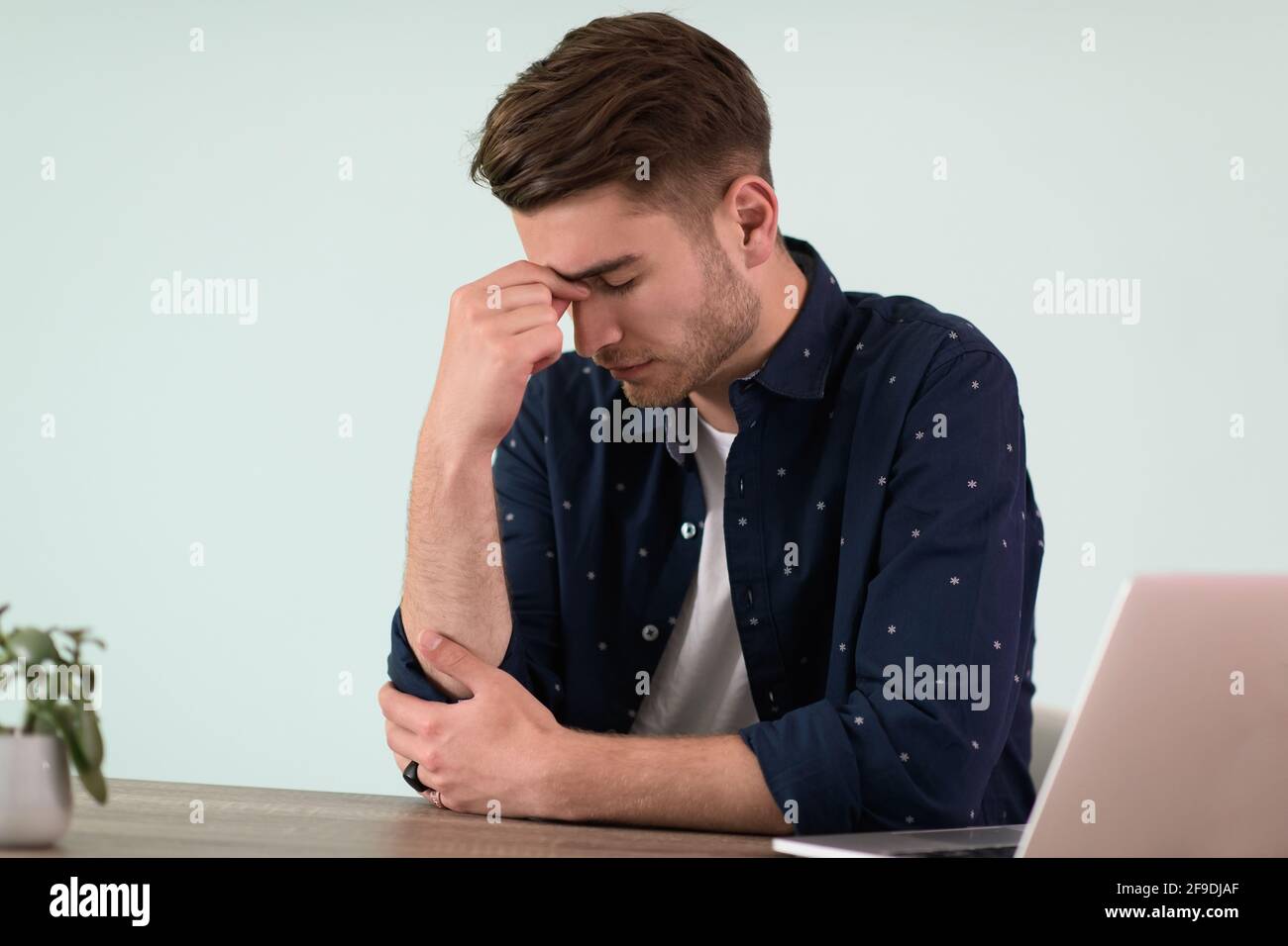Annoyed laptop typing hi-res stock photography and images - Alamy