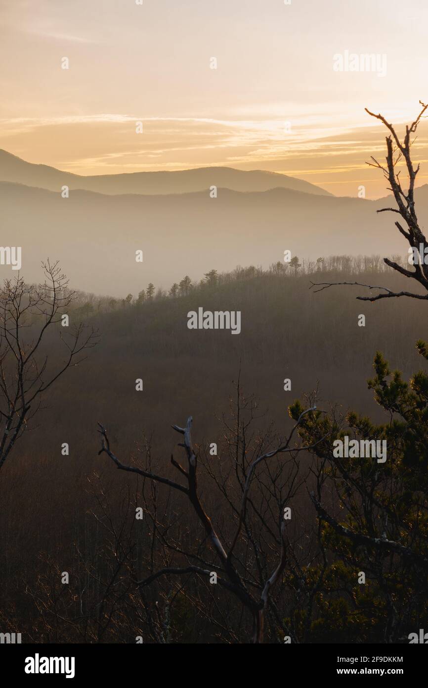 Smoky mountains river mist hi-res stock photography and images - Alamy