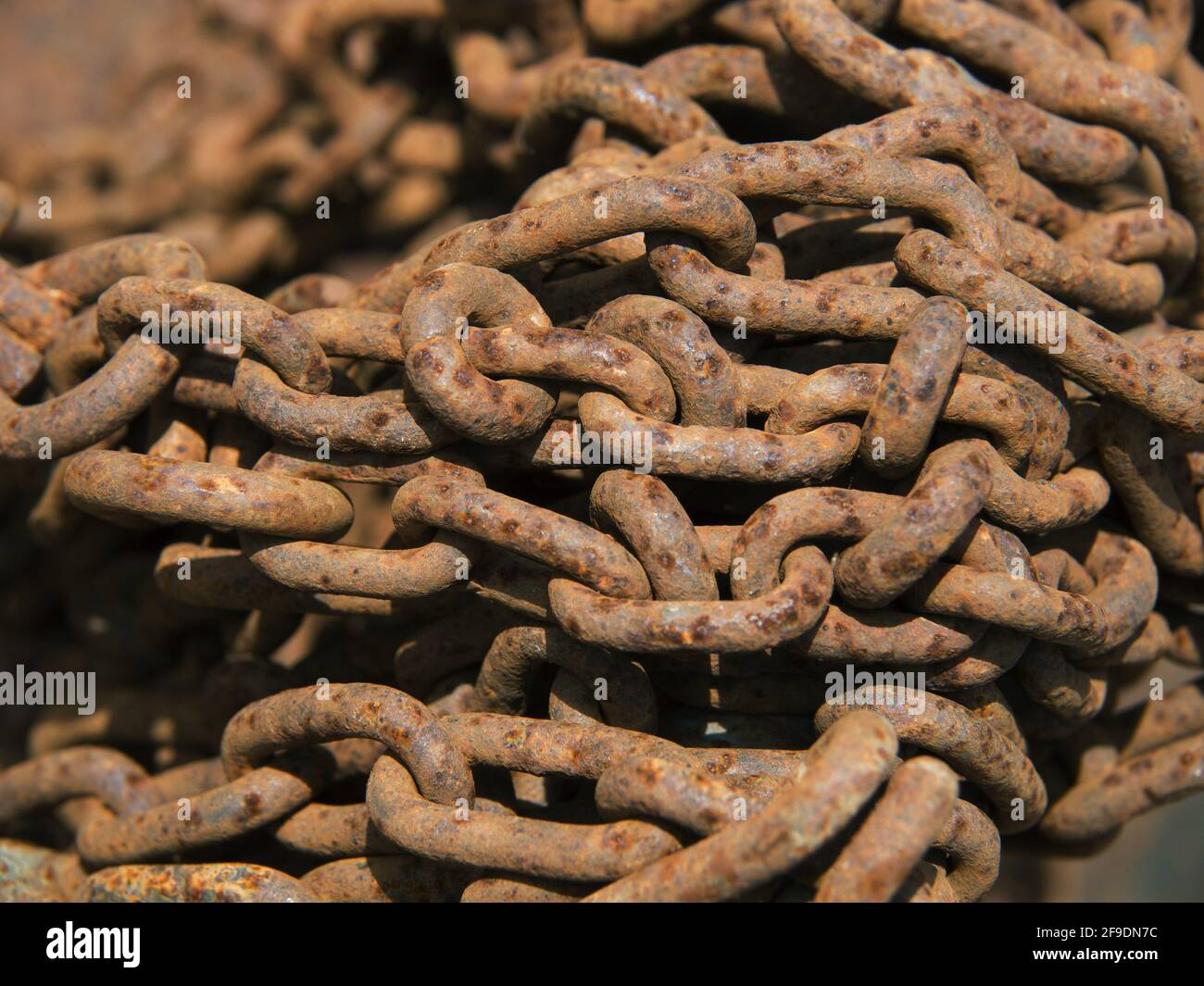 Binding chains hi-res stock photography and images - Alamy