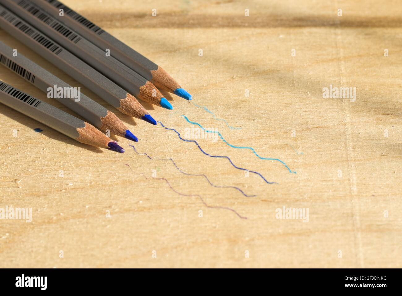 Different shades of blue pencils hi-res stock photography and images ...