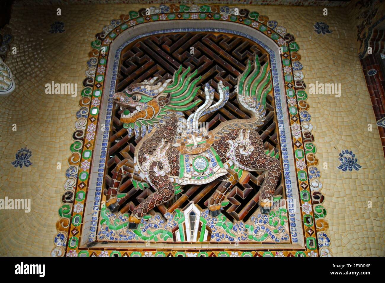 A Chinese dragon samarkand mosaic wall Stock Photo - Alamy