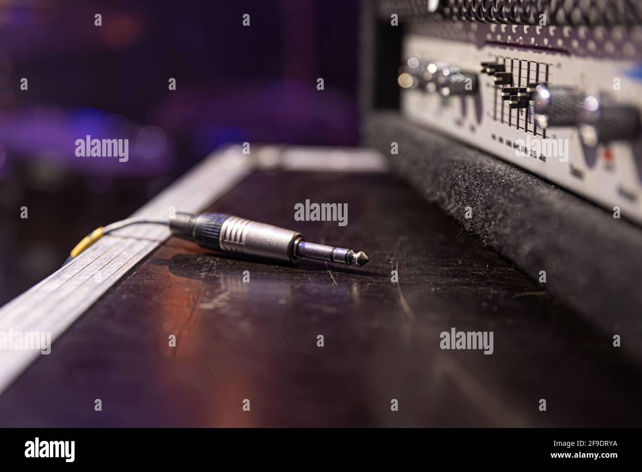 Hi fi and tv studio equipment hi-res stock photography and images - Alamy