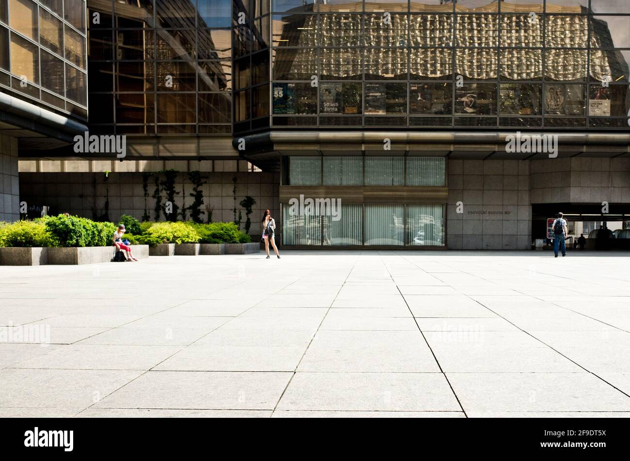 Street scene people walking hi-res stock photography and images - Alamy