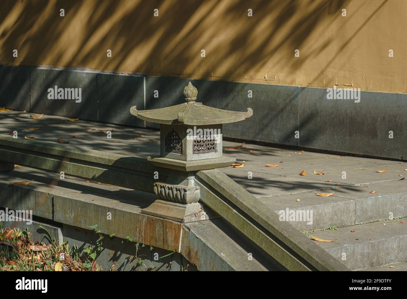 Temple stone lamps hi-res stock photography and images - Alamy