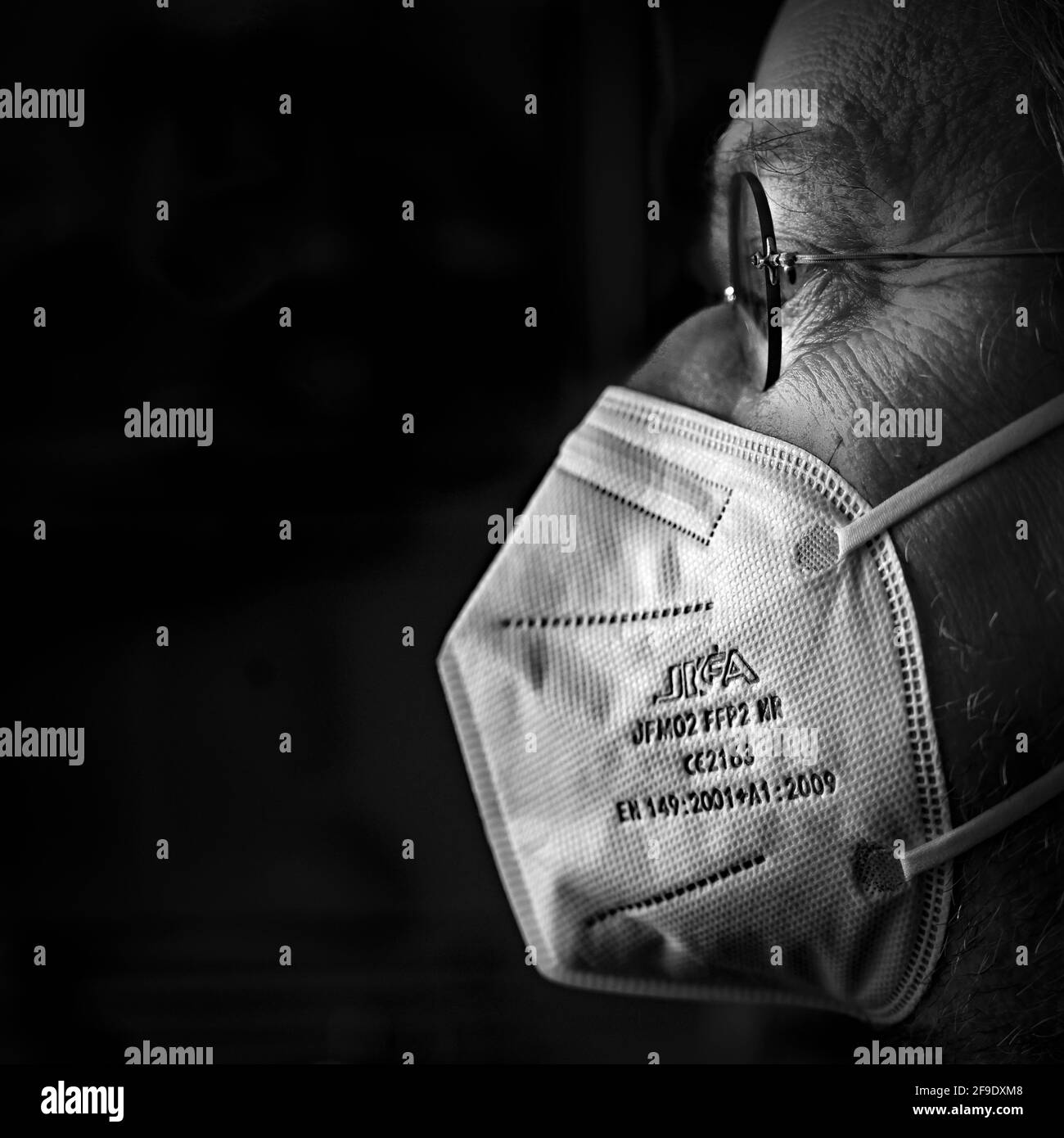 Corona and mask hi-res stock photography and images - Alamy