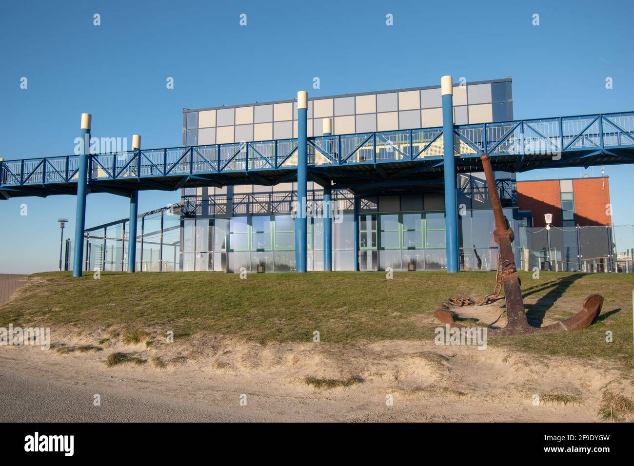 Anchor stuck hi-res stock photography and images - Alamy