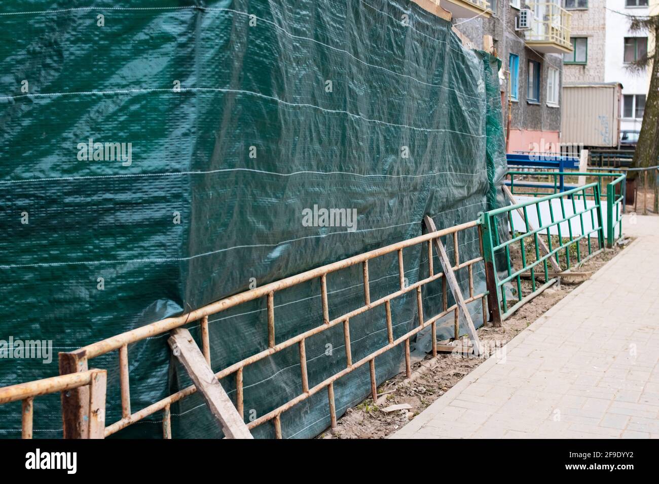 Construction fence construction site development fence metal hi-res ...