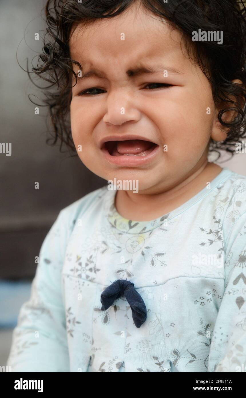 Indian crying girl hi-res stock photography and images - Alamy Indian crying girl hi-res stock photography and images - Alamy