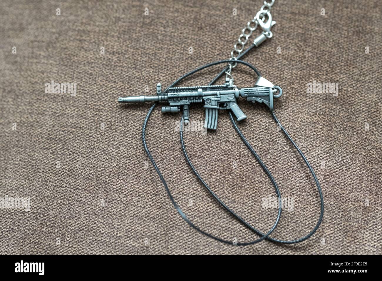 Silver chain link necklace hi-res stock photography and images - Alamy