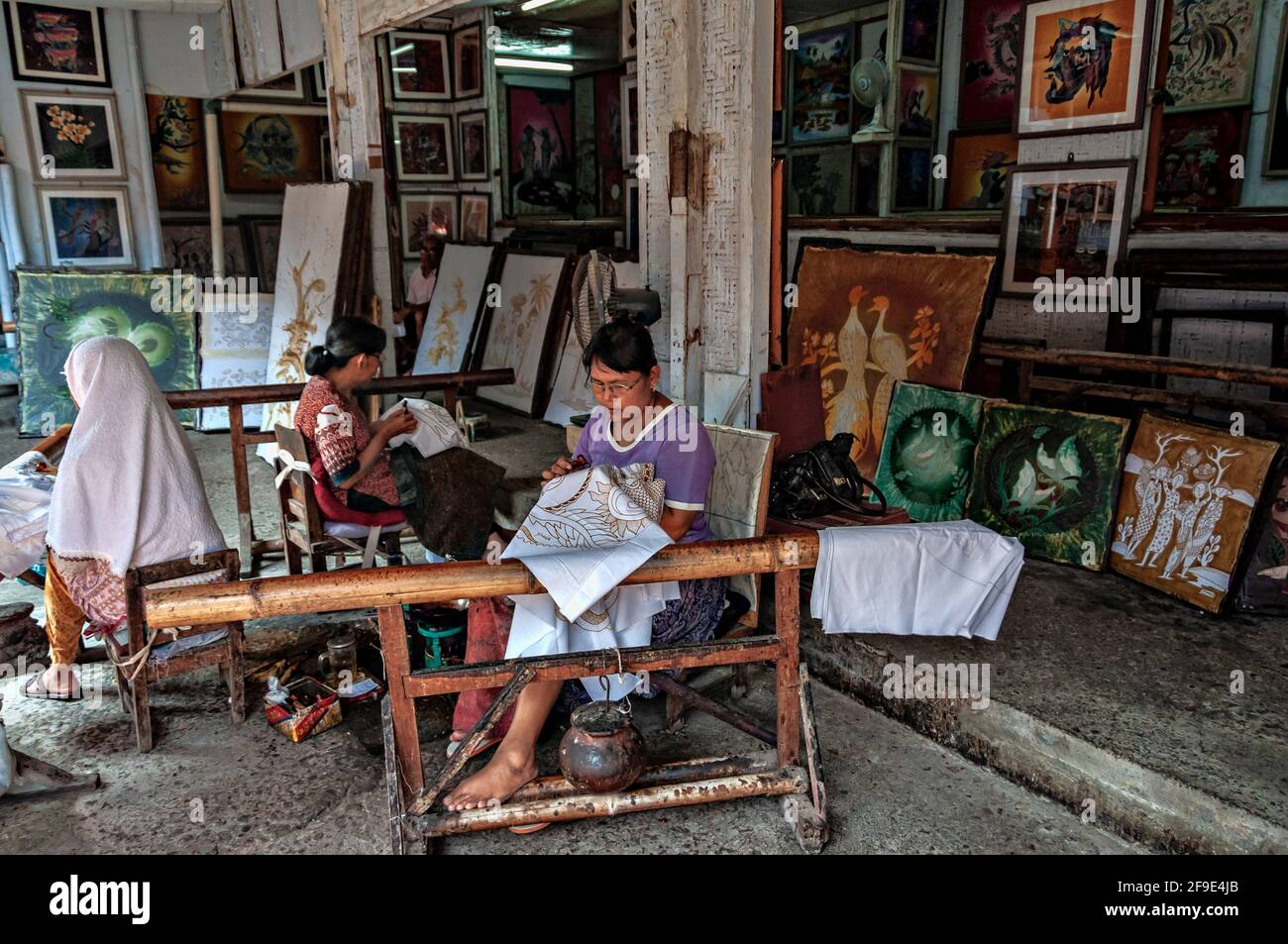 Batik workshop hi-res stock photography and images - Alamy