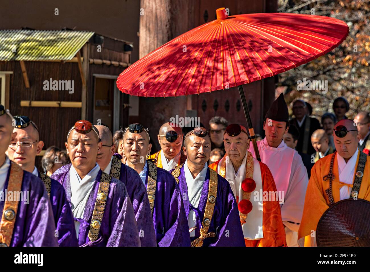 Buddhist and shinto monks hi-res stock photography and images - Alamy