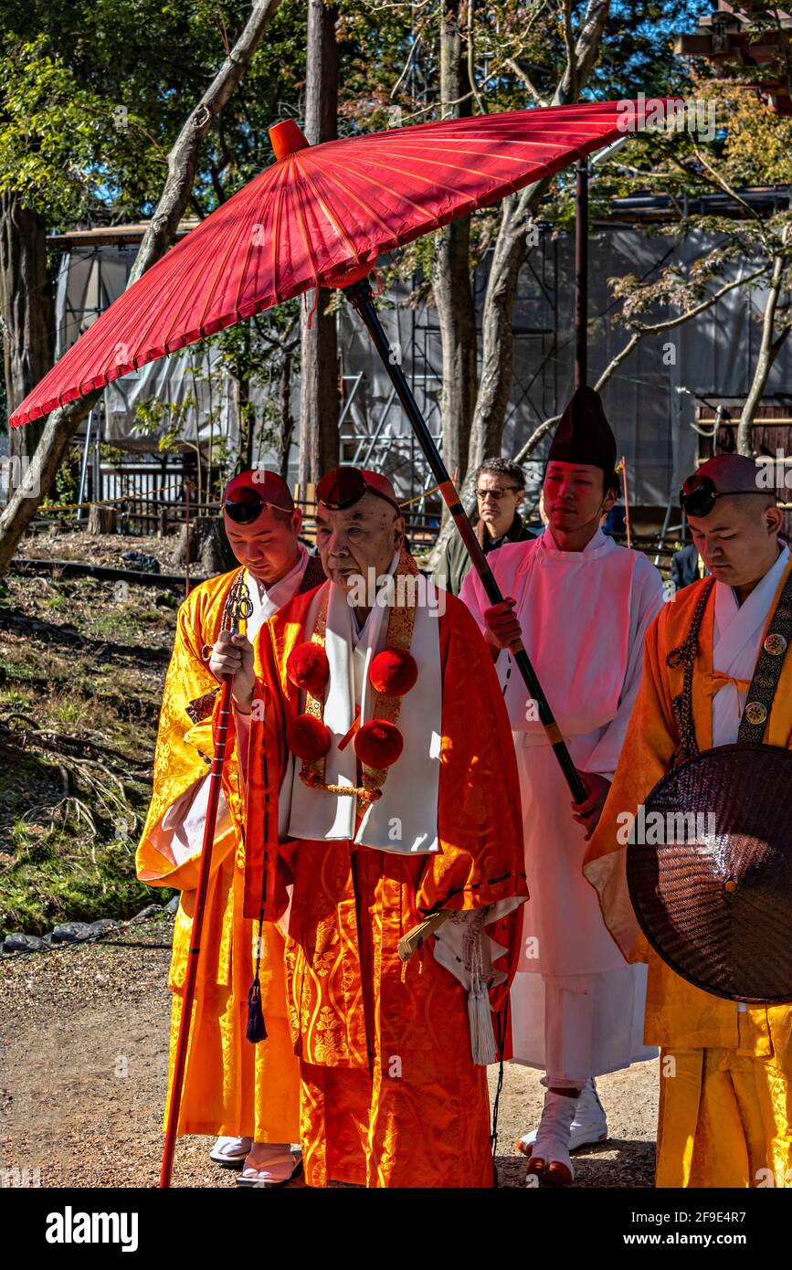 Buddhist and shinto monks hi-res stock photography and images - Alamy