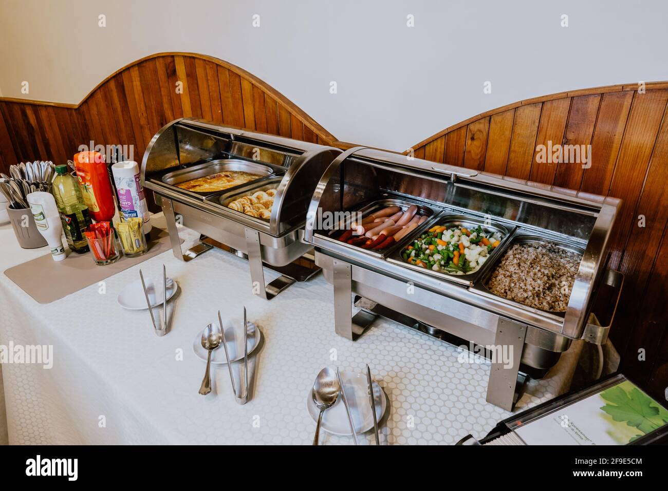 Hotel plates hi-res stock photography and images - Alamy