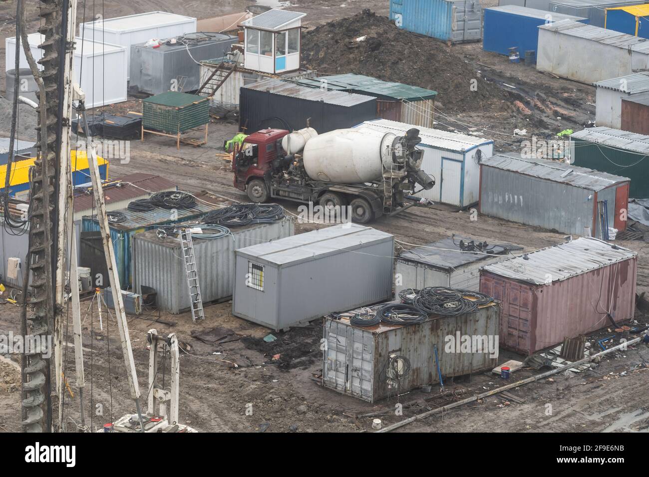 Trailers loading platform hi-res stock photography and images - Alamy