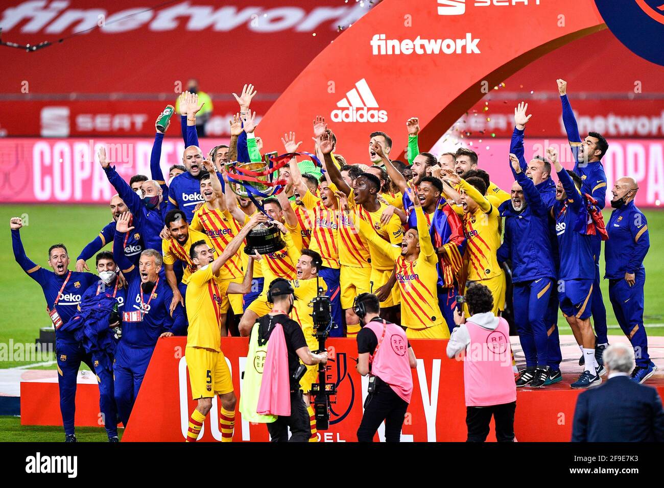 Lionel messi barcelona fc team hi-res stock photography and images - Alamy