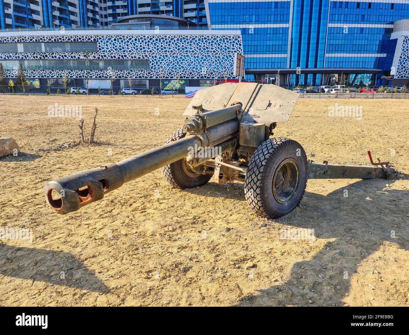 Howitzer and artillery tractor hi-res stock photography and images - Alamy