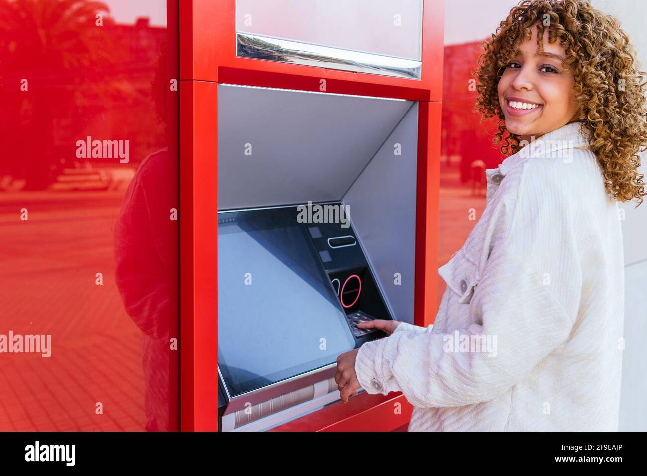 Female at atm hi-res stock photography and images - Alamy