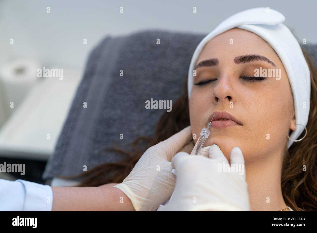 Lip filler needle hi-res stock photography and images - Alamy
