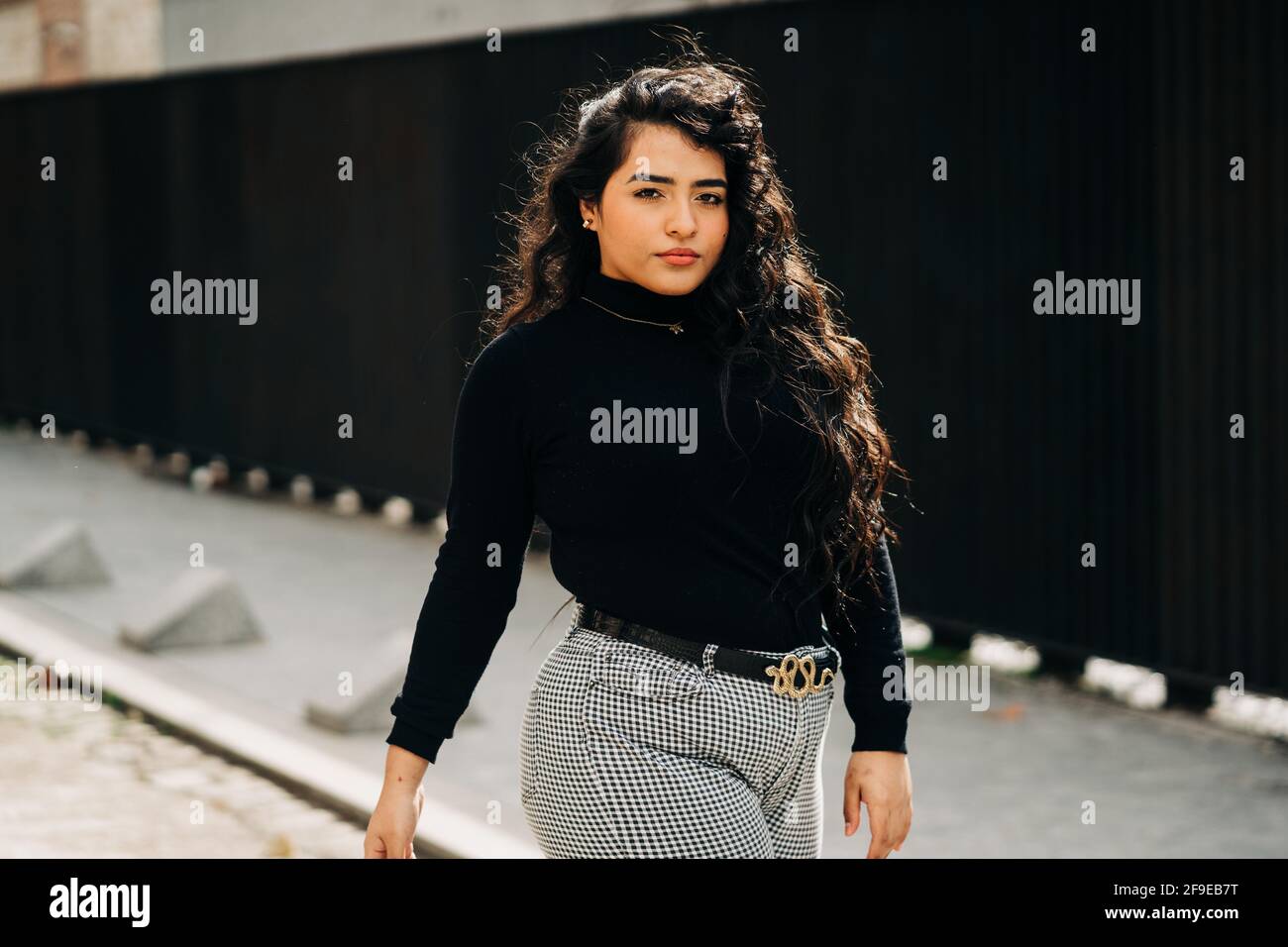 Woman wearing long black cloth hi-res stock photography and images - Alamy