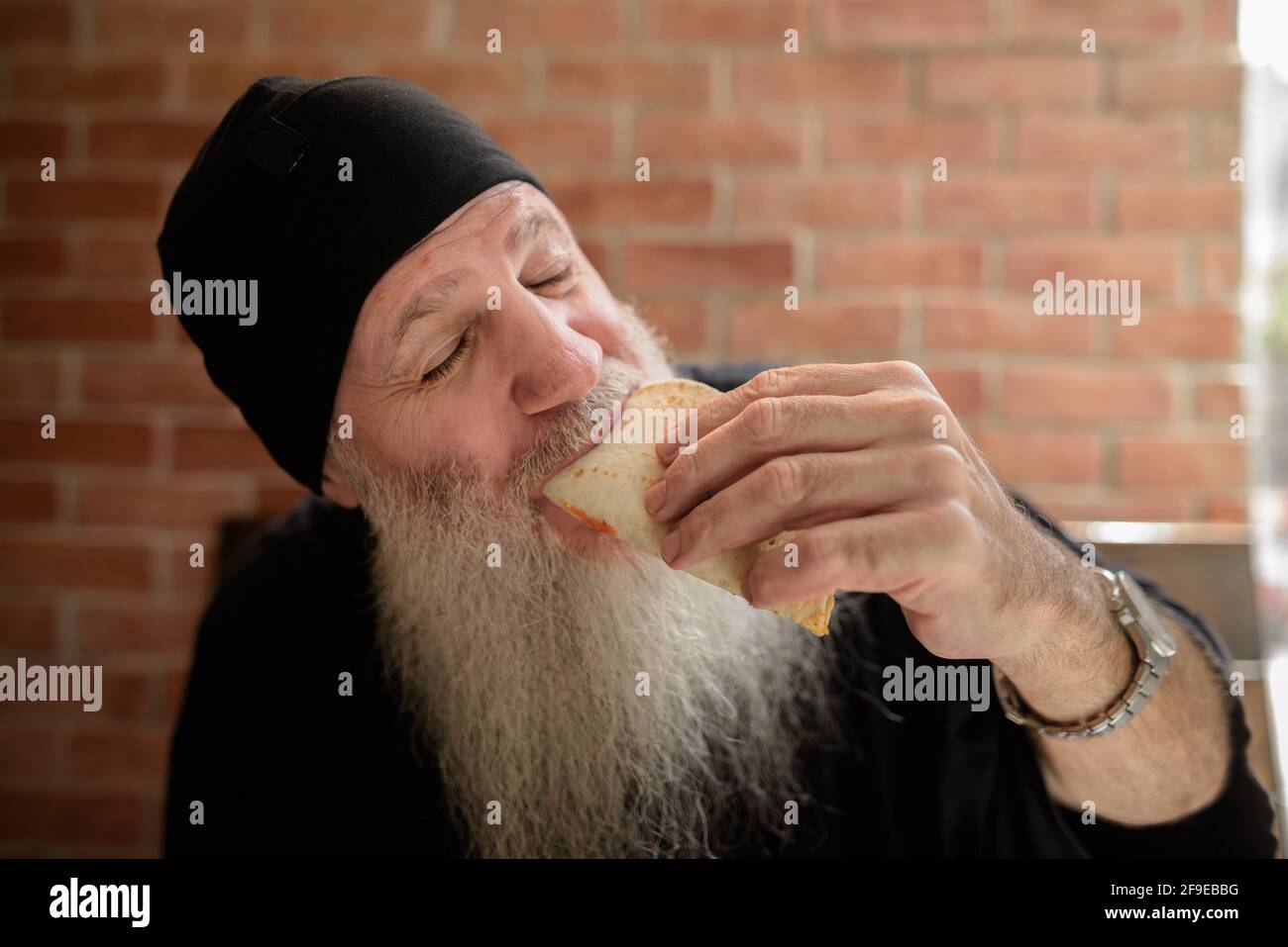 Man eating taco hi-res stock photography and images - Alamy