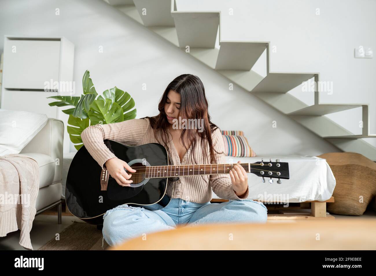 Rhythm music legs hi-res stock photography and images - Alamy