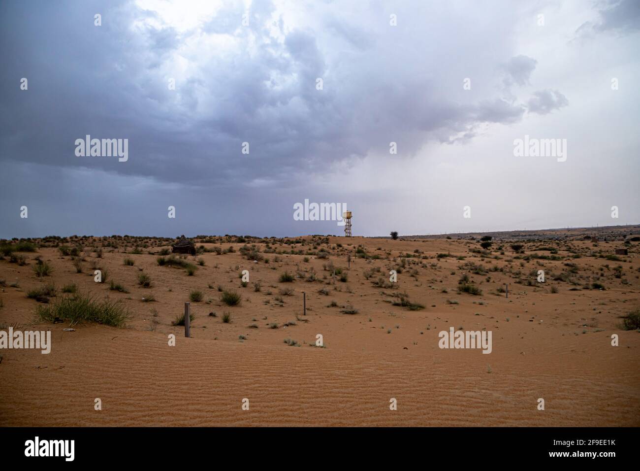 Tank in desert hi-res stock photography and images - Alamy
