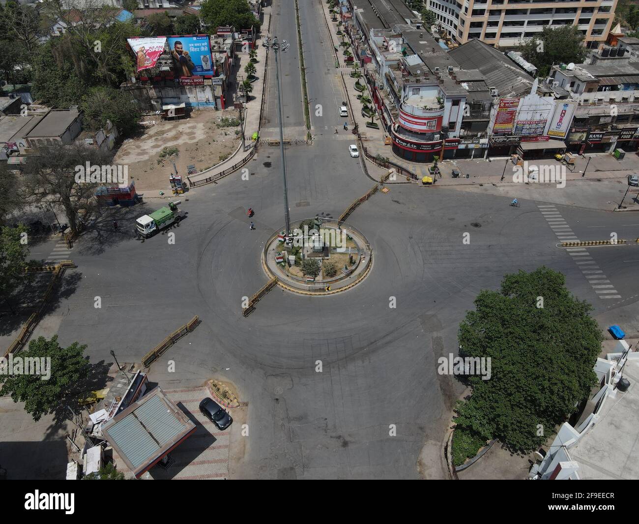 Allahabad, Uttar Pradesh, India. 1st Jan, 1970. Prayagraj: Street wears ...