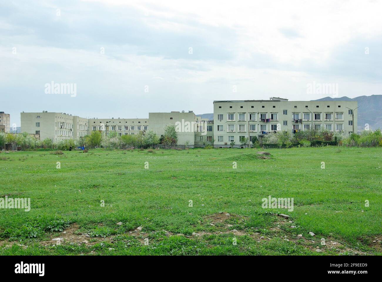 School building in a poor district in Rustavi Stock Photo - Alamy