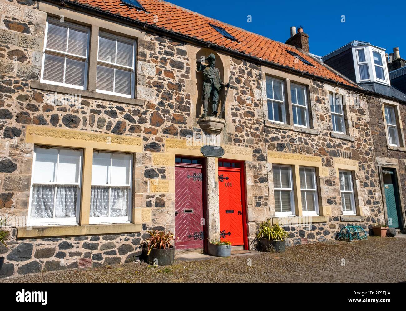 Robinson crusoe statue lower largo hi-res stock photography and images ...