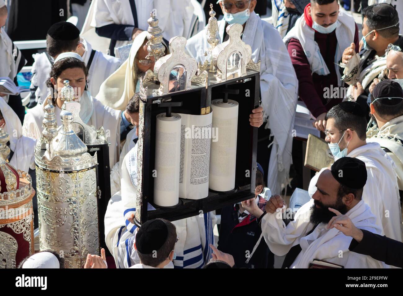Orthodox jewish man torah scroll hi-res stock photography and images ...