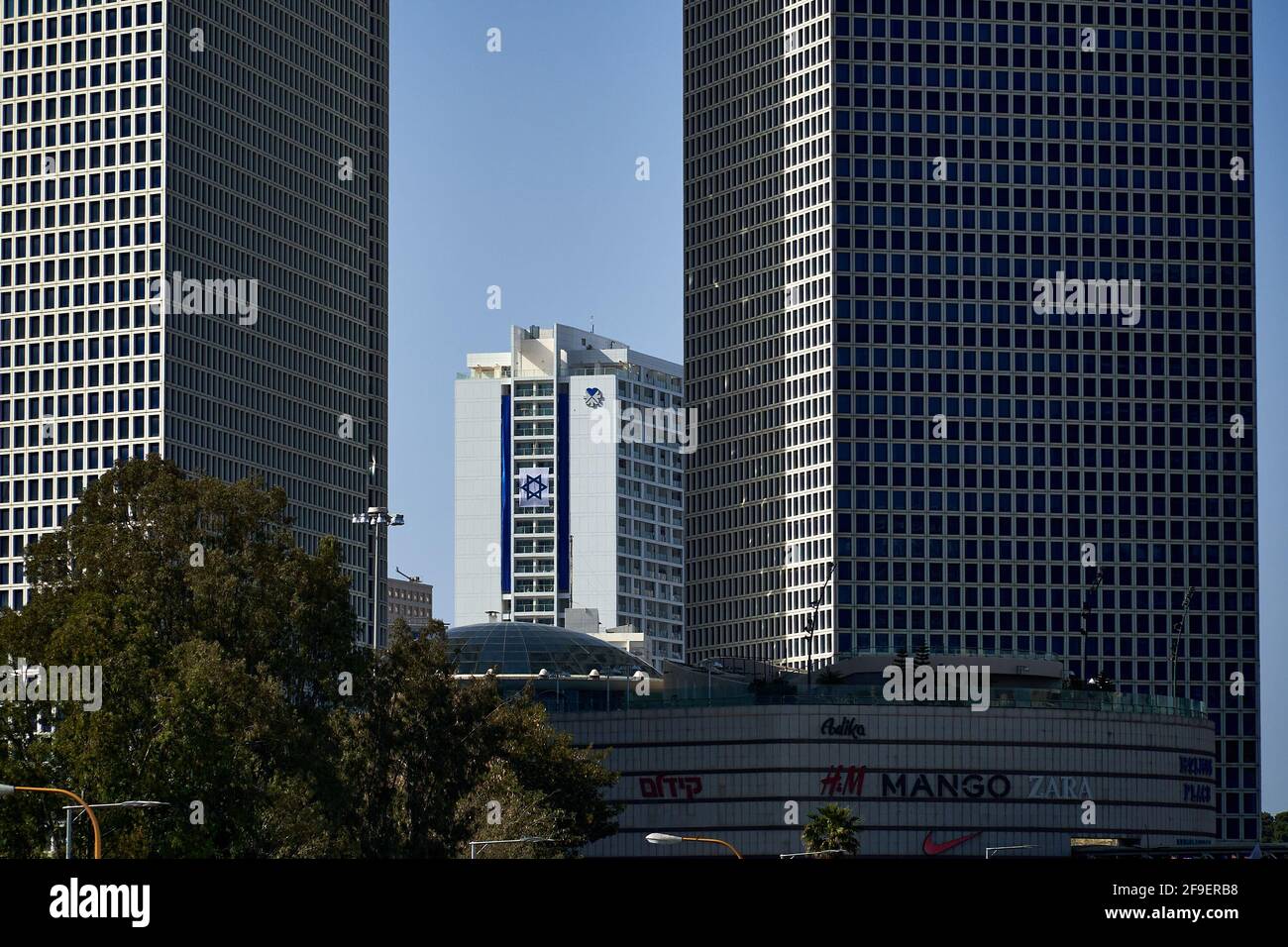 Azrieli center towers hi-res stock photography and images - Alamy