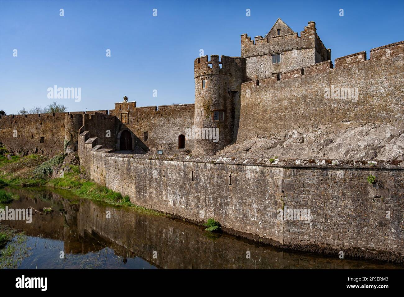 Medieval cahir castle hi-res stock photography and images - Alamy