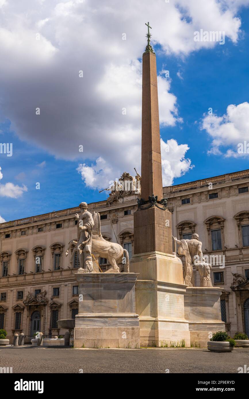 Fontana dei Dioscuri fountain and Quirinal Palace (Palazzo del ...