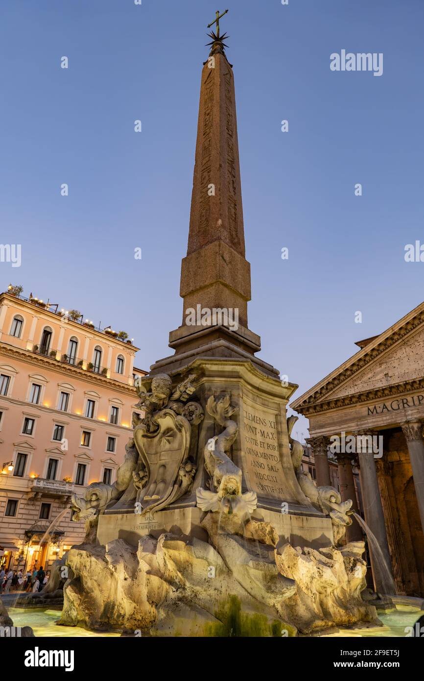 Egyptian column hi-res stock photography and images - Alamy