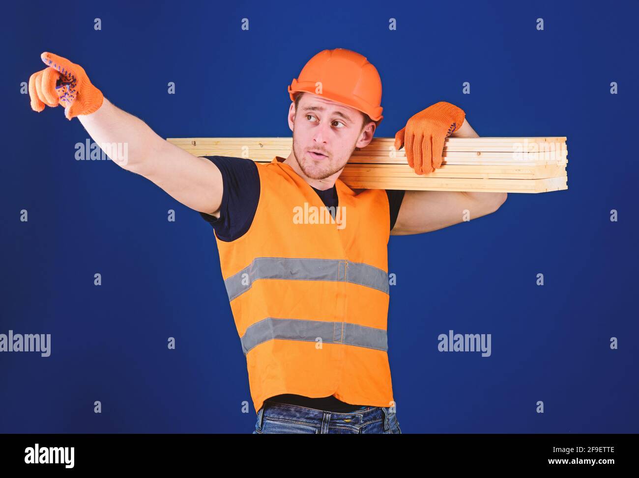 Construction lumber on shoulder hi-res stock photography and images - Alamy