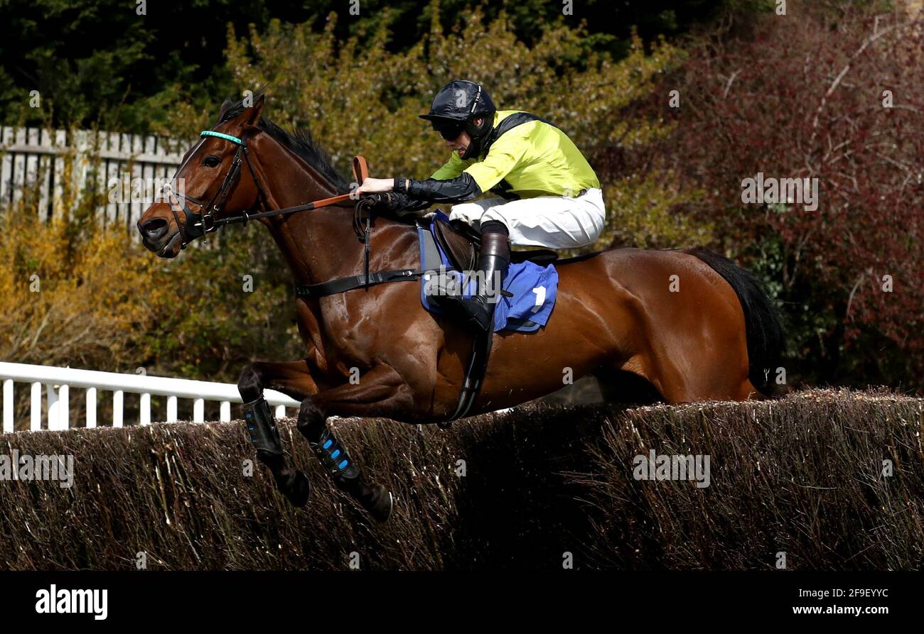 Rob The Getaway ridden by Alan Johns goes on to win The et At racingtv ...